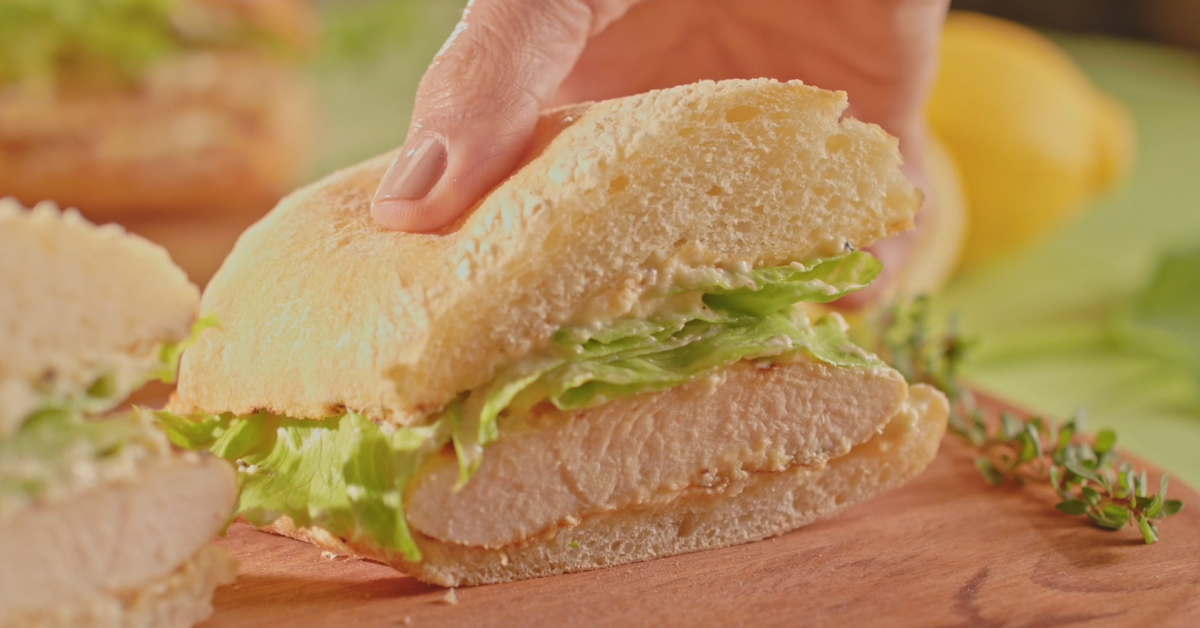 Copacol - Receitas - Sanduíche de Filé de Peito ao Molho Caesar